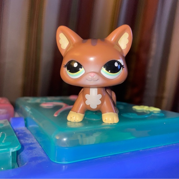 Hasbro | Toys | Authentic Littlest Pet Shop Lps 223 Walkable Cat | Poshmark